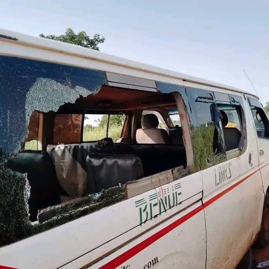 JUST-IN: Gunmen Ambush Benue Link Bus, Kill 2, Abduct 13 - Parallel Facts